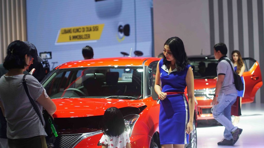 Galeri Foto Usher Cantik di IIMS 2019 - Carmudi Indonesia