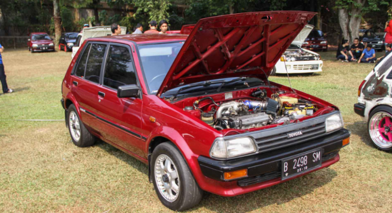 Perbedaan Toyota Starlet SE dan SEG, Hatchback Kecil Jadi Idola Lagi