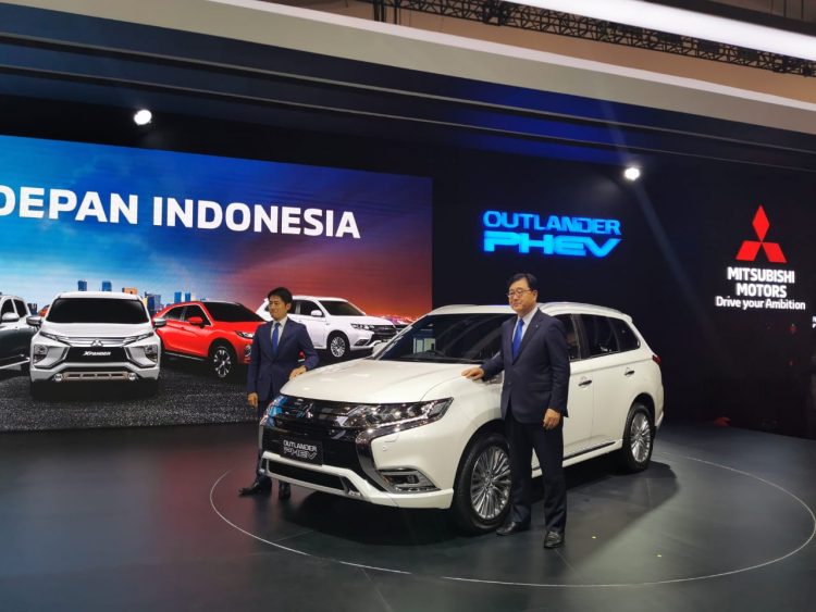 Mitsubishi Outlander PHEV - Carmudi Indonesia
