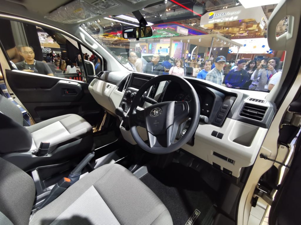 Harga Toyota HiAce Premio: Simak Keunggulan dan Spesifikasinya ...
