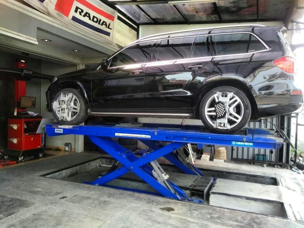 Kenali Ciri-Ciri Mobil yang Sudah Harus Spooring dan Balancing