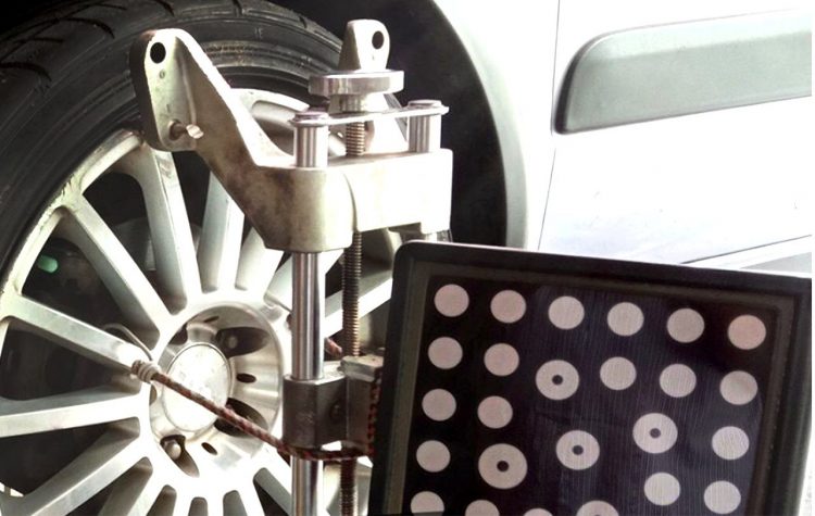 Kenali Ciri-Ciri Mobil yang Sudah Harus Spooring dan Balancing