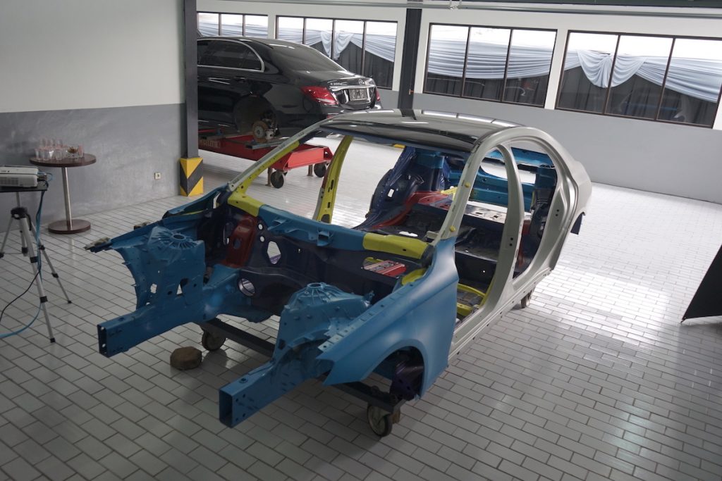 Mercedes-Benz Dirikan Bengkel Cat Berstandar Jerman Resmi di Bandung