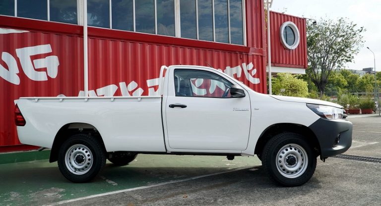 Cek Perbandingan Harga Toyota Hilux Double Cabin, Single Cabin dan ...