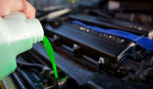 6 Rekomendasi Merek Air Radiator Mobil, Mana yang Paling Bagus?