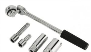 Daftar Ukuran Kunci Busi Motor, Ternyata Beda-Beda - Carmudi Indonesia