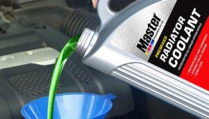 6 Rekomendasi Merek Air Radiator Mobil, Mana yang Paling Bagus?
