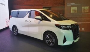 Daftar Mobil Keluarga dengan Biaya Isi BBM Paling Mahal - Carmudi