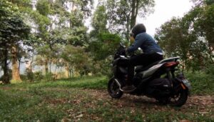 Review Aprilia SR-GT 200: Anak Kota yang Jago Blusukan - Carmudi