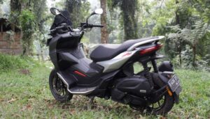 Review Aprilia SR-GT 200: Anak Kota yang Jago Blusukan - Carmudi