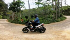 Review Aprilia SR-GT 200: Anak Kota yang Jago Blusukan - Carmudi