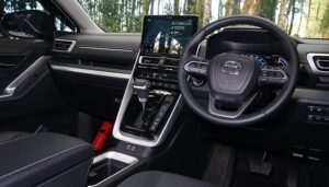 Review Kijang Innova Zenix Q Hybrid, Sesuai Ekspektasi?