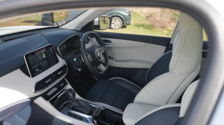 Review MG HS 2023, Ubahan Cukup Menarik, Performa Tetap Sama - Carmudi Indonesia