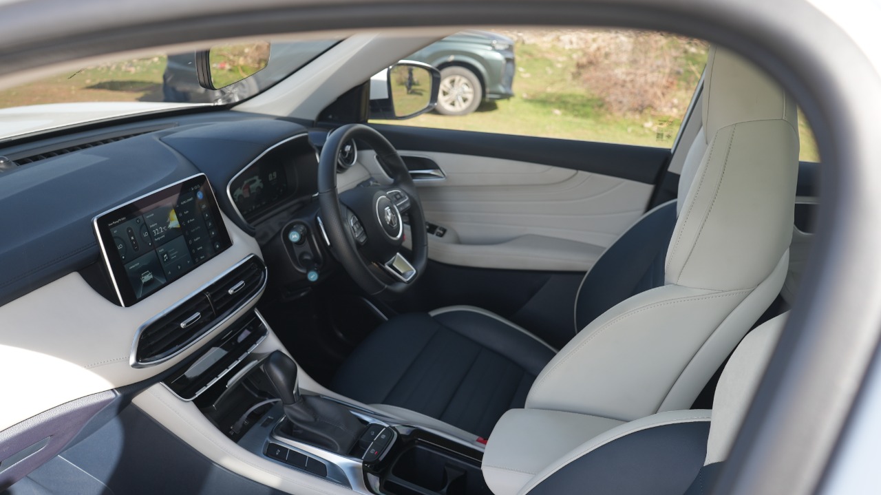 Review MG HS 2023, Ubahan Cukup Menarik, Performa Tetap Sama - Carmudi ...