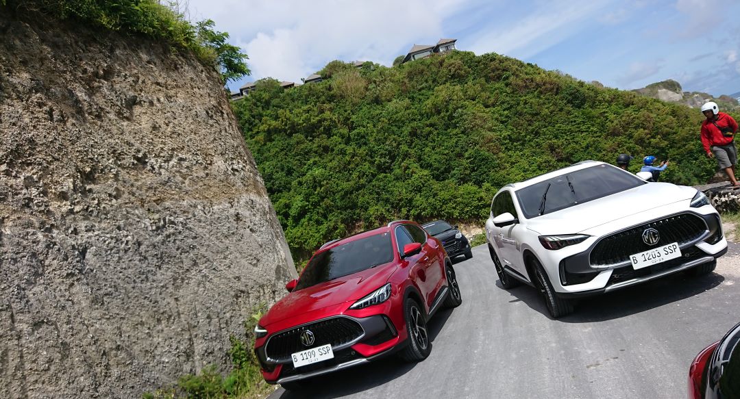 Review MG HS 2023, Ubahan Cukup Menarik, Performa Tetap Sama - Carmudi Indonesia