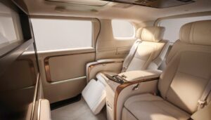 Melihat Mewahnya Interior Kabin All New Lexus LM - Carmudi Indonesia