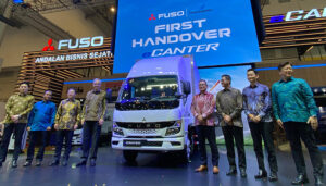 Gerak Cepat, Mitsubishi Fuso Langsung Serah Terima eCanter Ke Konsumen - Carmudi Indonesia