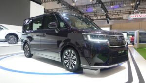 Interior Honda Step WGN e:HEV Memberikan Fleksibilitas dan Kenyamanan