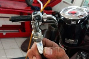 Busi Motor Matic: Fungsi, Ciri Kerusakan, dan Waktu Ganti yang Tepat ...