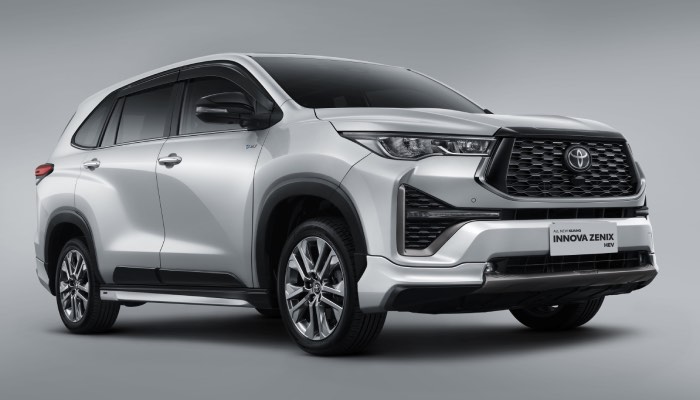 Ingin Beli Toyota Innova Zenix? Intip Dulu Harga Terbaru di 2026 ...