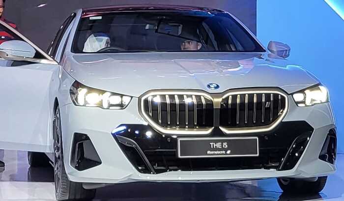 Bea Masuk Kendaraan Eropa Akan Dihapus, Harga Mobil BMW Jadi Lebih Murah?