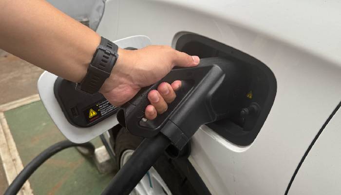 Charger Gun Tersangkut? Neta Bagikan Tips Aman Melepasnya - Carmudi ...