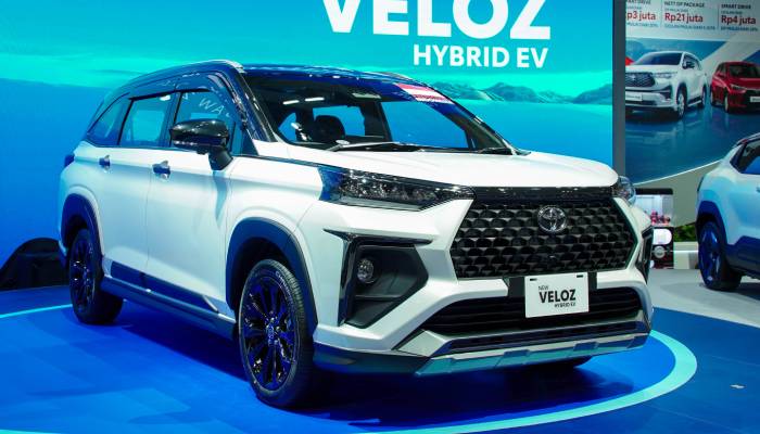 Resmi Meluncur, Harga Toyota New Veloz Hybrid EV Rp299 Juta Sampai ...