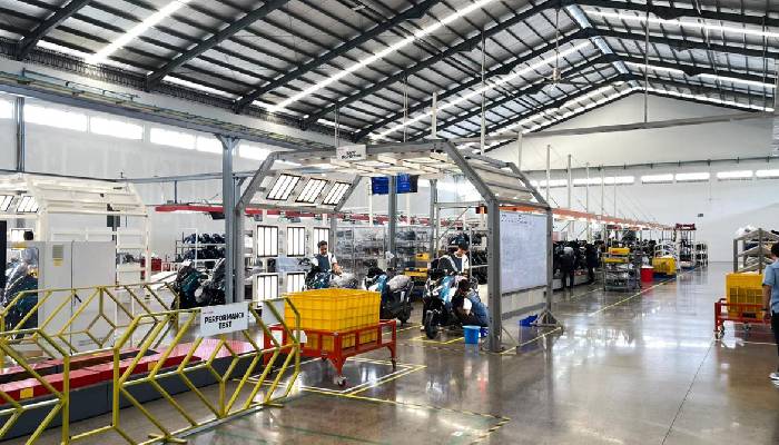Mengintip Pabrik Polytron Yang Serba Canggih, Banyak Robot! - Carmudi ...